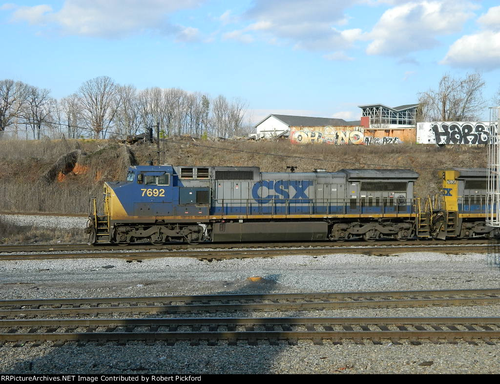 CSX 7692 (C40-8W)